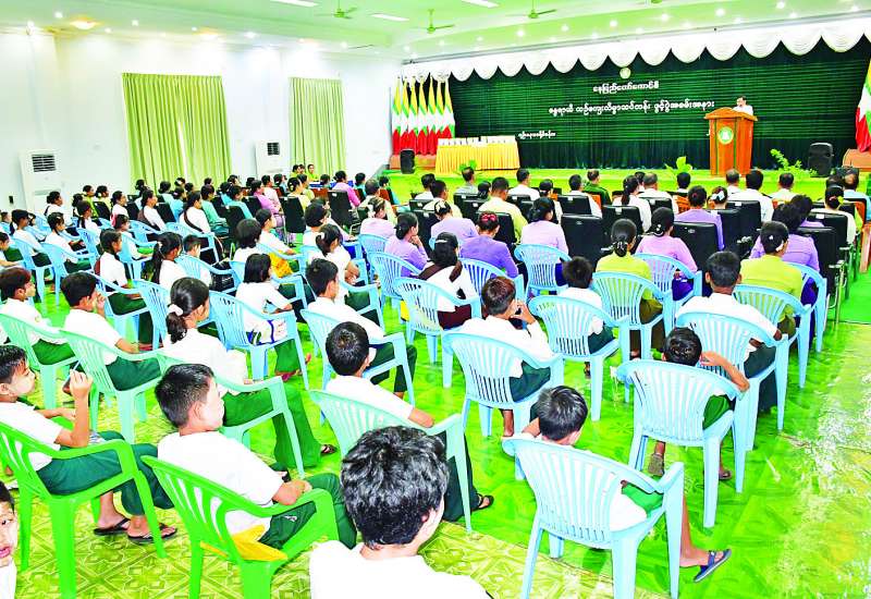 သမဝါယမနှင့် စီမံခန့်ခွဲမှုပညာတက္ကသိုလ် သန်လျင် မှ တတိယနှစ်နှင့် စတုတ္ထန